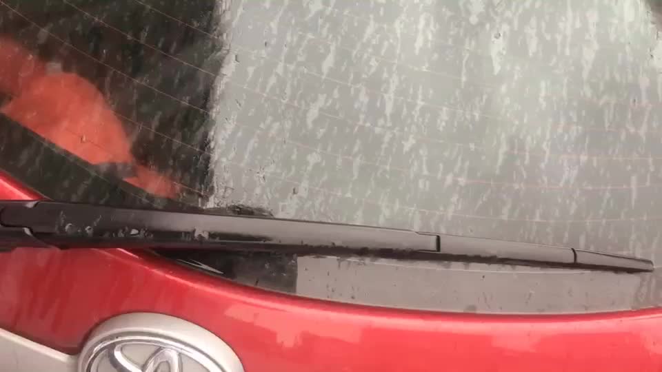 刚下的雨!后雨刷器坏了!动不了啊,需要去维.【来自懂车帝车友圈】