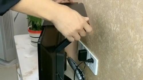 电视机上有了这个东西,就不怕路由器机顶盒没地方放了,你们值得拥有!