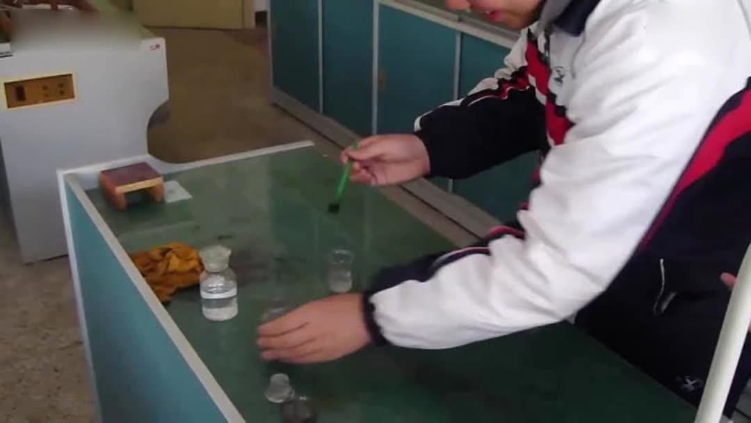 高浓度过氧化氢溶液迅速分解现场(壮观!)