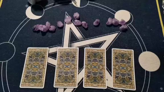 塔罗占卜:默念对方名字抽一张牌,看TA是否已经放下你?