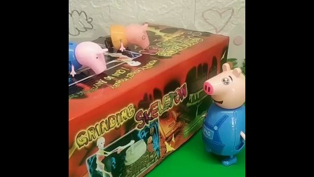 佩奇和乔治买快递了,太大了打不开,只能来找哥哥帮忙