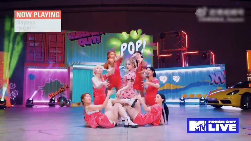 TWICE林娜琏Solo美国出道《POP!》舞台