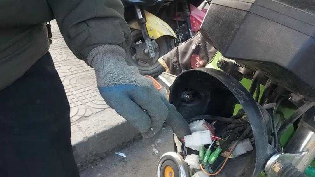 电三轮时有电时没电让小伙推了几公里,师傅看看究竟问题出在哪里