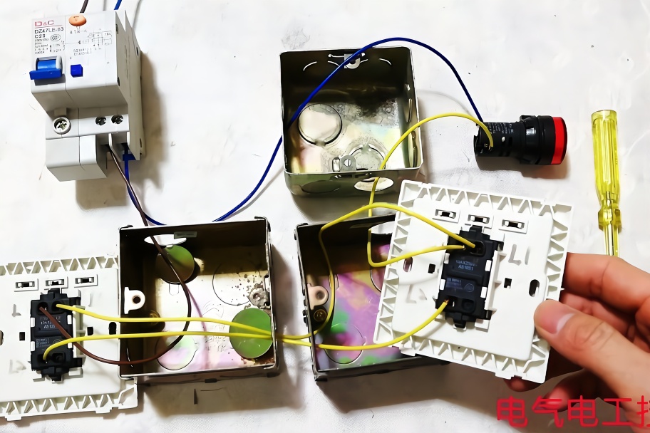 单控灯改双控怎么布线?暗盒之间应该穿几根线?不是电工也能学会