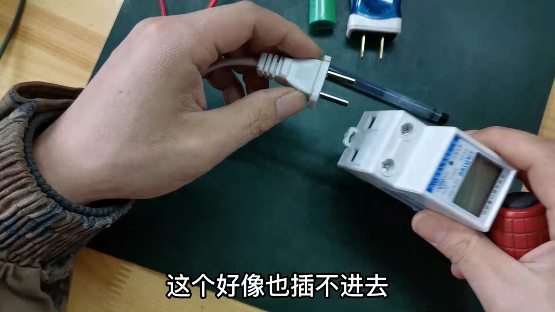 新买了个轨道是电能表！用来计量电量电流还真挺方便