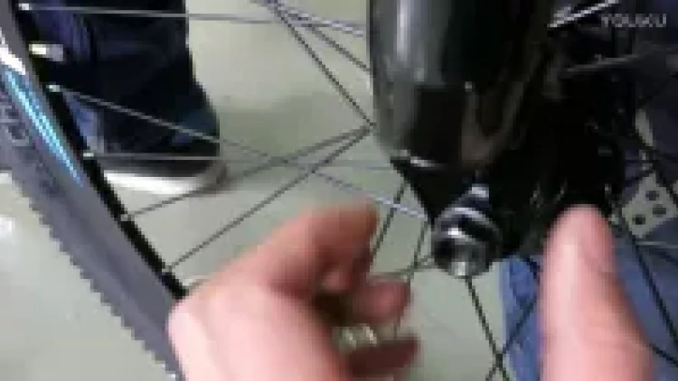 凤凰山地车前轮安装方法.MP4