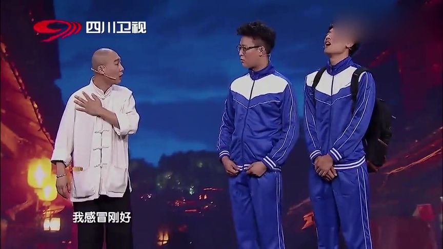 “高能”口技模仿电吉他,竹板伴奏版《再见理想》,看一遍笑一遍
