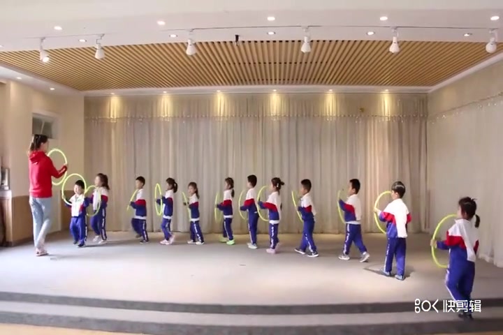 幼儿园小班健康《圈圈乐》课堂实录优质课视频公开课教学视频