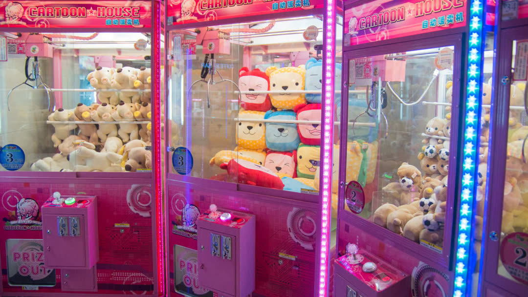 娃娃机到底有多复杂?国外父子暴力解剖,看了结果,老外有点后悔