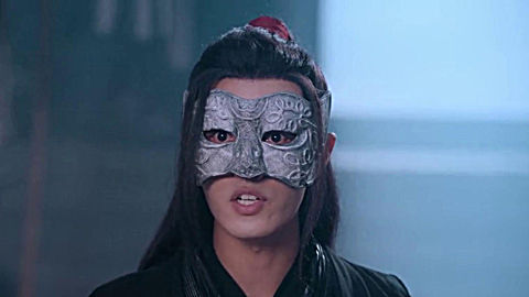 魏无羡用符咒贴住石像,跟众人说都退出去,当心这尊噬魂天女