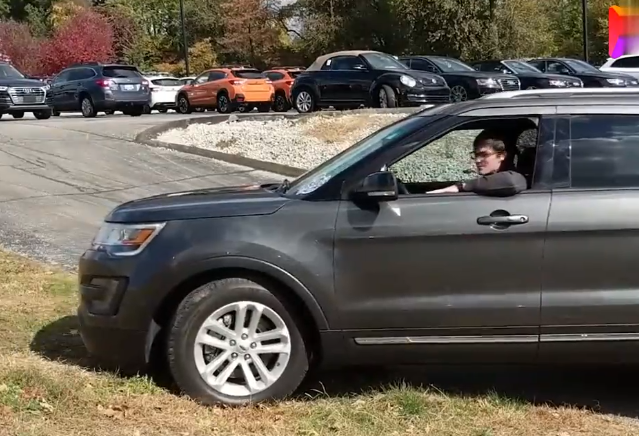 大众途昂、福特探险者、本田飞行员是同级别吗?爬个坡就看出来了