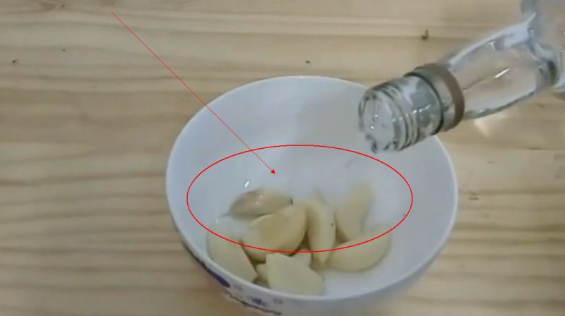 大蒜的功效很多,吃法也很多,但民间的这种特殊吃法有奇效!