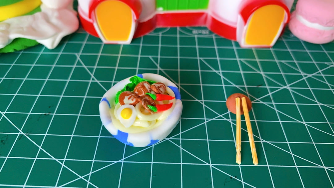 粘土做美食,超轻粘土制作超逼真香喷喷牛肉面,亲子手工教程