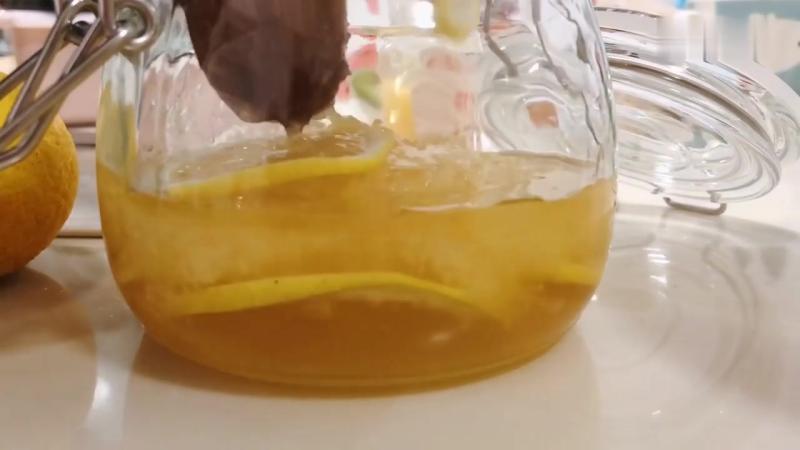 蜂蜜柠檬的简单腌制做法,每天一杯,肌肤白嫩气色好!