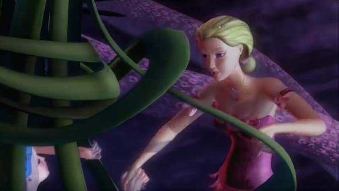 芭比之人鱼公主:芭比好勇敢,变成人鱼,还营救小蓝