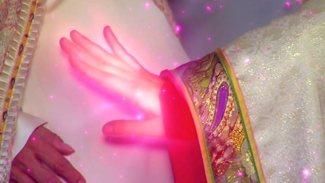 女子将要临盆,不料神仙摸了一下孕妇肚子,女婴变男婴