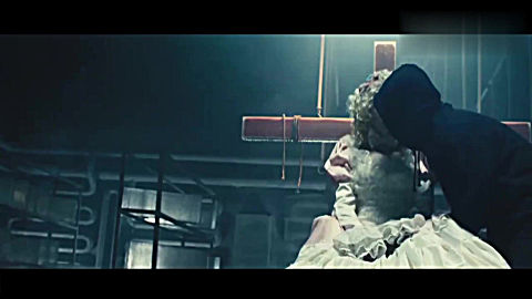 男人把仇人杀害后,在其体内充入氮气,用开水浇在腿上