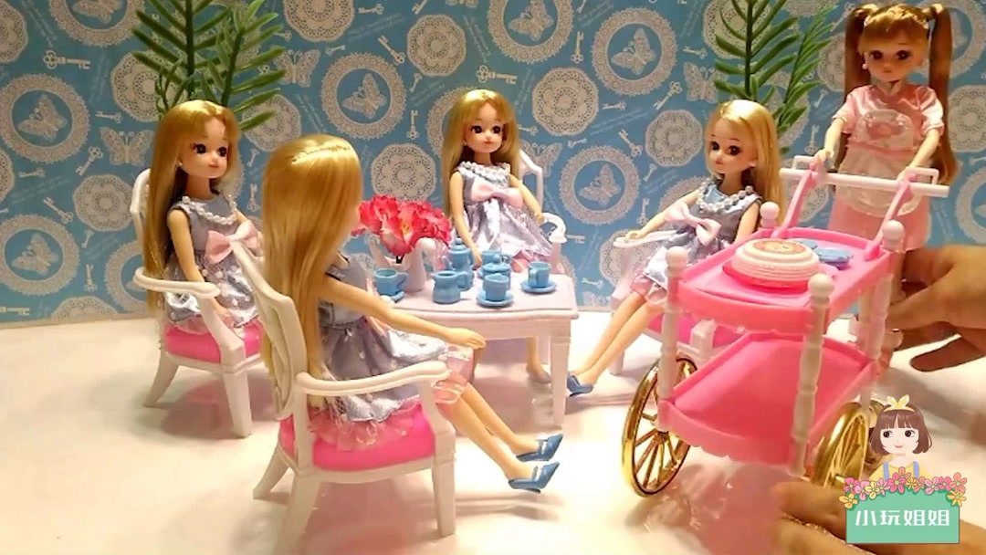 芭比娃娃儿童人偶玩具:可爱女孩慵懒的下午茶时间