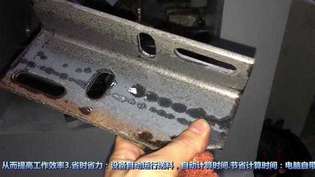 角钢生产线,全自动角铁冲孔机,角钢切角裁断一体多功能现场实拍