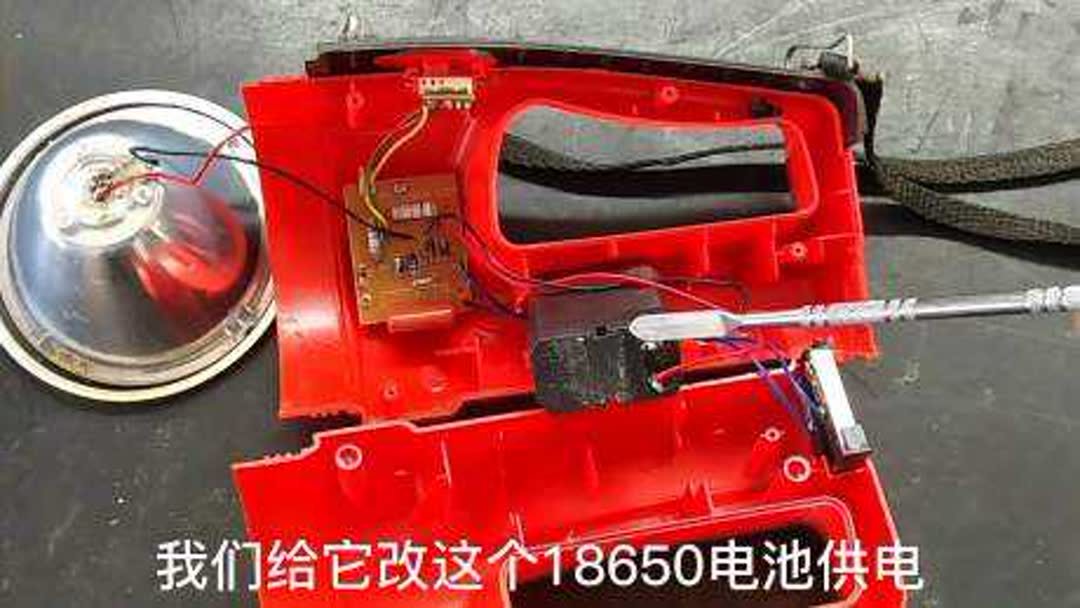 手电筒镍氢电池不耐用吗?师傅教你改18650电池供电,效果杠杠的