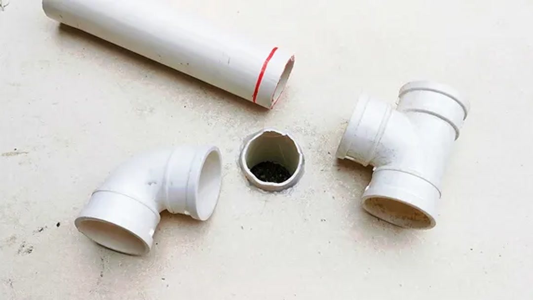 PVC管坏得太严重,太短了没法接弯头怎么办?水电工都在用这方法