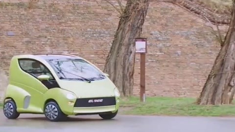 捷克推出轮椅人士专用汽车,只要按下遥控器,车门就会自动打开