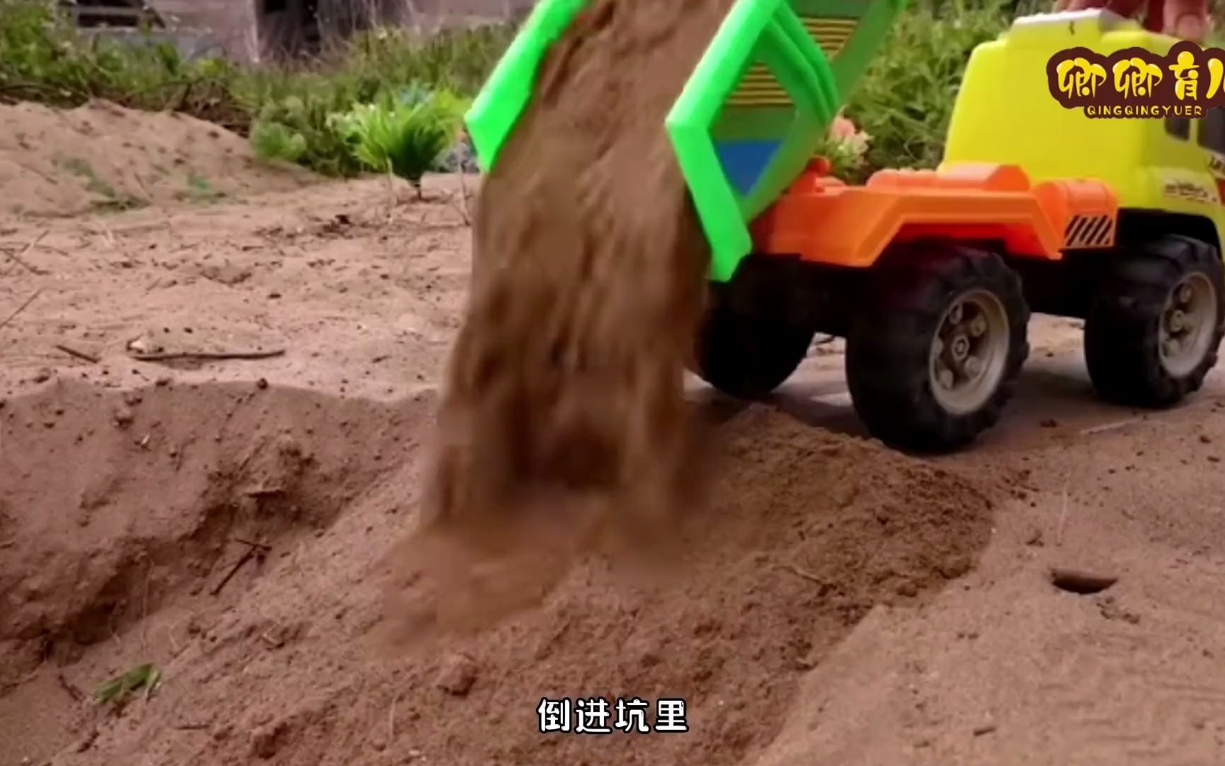 34. 玩具车动画—《吊车救援翻斗车》#工程车动画片大全 #玩具车 #...