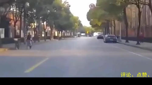 行车记录仪:第二个还好是SUV,这要是轿车可就难了