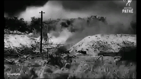 第二次世界大战后期,澳大利亚喷火兵攻击日军的战地录像