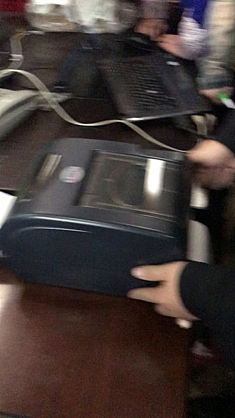 条码打印机如何进行安装碳带、标签纸,打印操作设置 河南卓立膜材料...