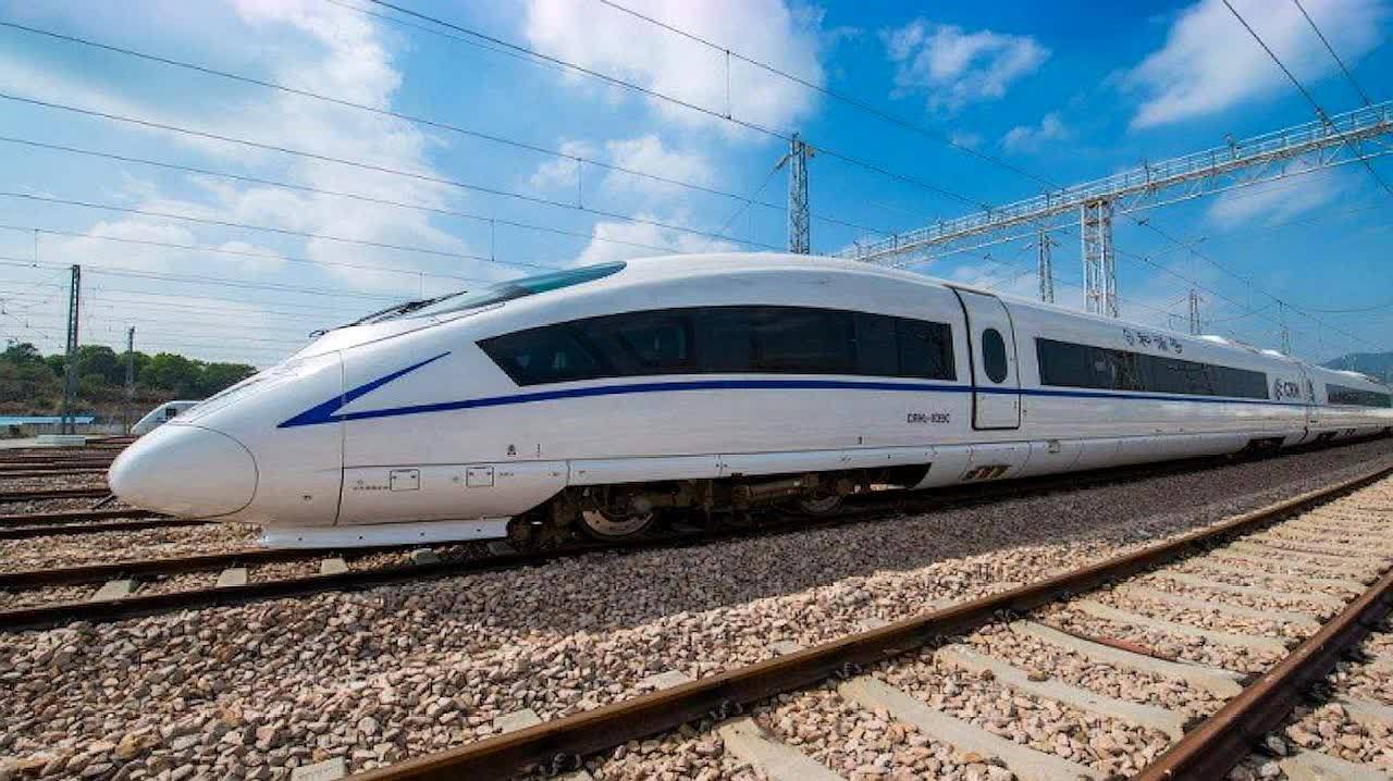 为什么高铁只有16节车厢,而货运火车却有204节?看完后涨知识了