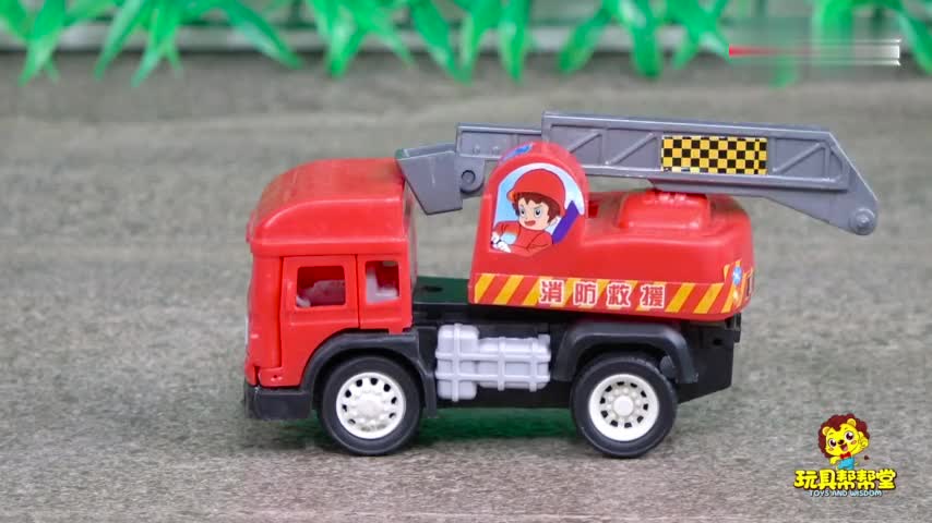 工程车玩具定格动画 大吊车起重机儿童玩具车DIY组装