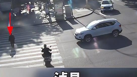斑马线不礼让,行人被撞飞身亡!