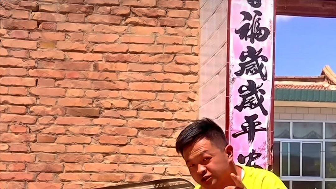 油表灯亮了还剩多少油?切个油箱实际测一测,有些动作请勿模仿带你懂车