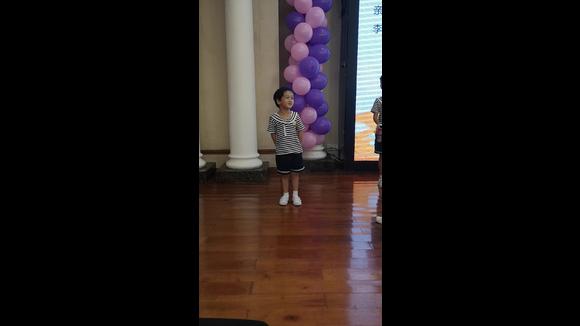 这是幼儿园毕业晚会,不是你一个人的演出ߘ�ߘ