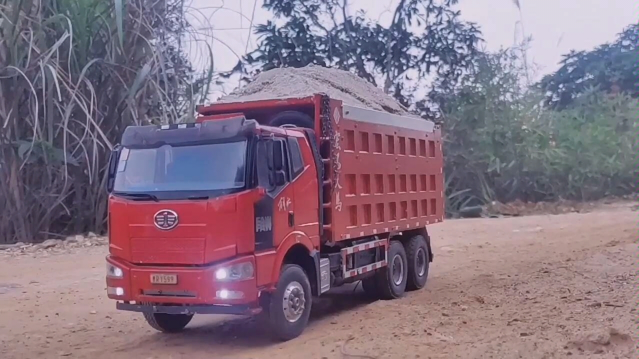 今天带大家观看一下我家的模型大卡车