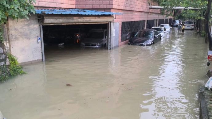 暴雨天小区车库被淹近一米,物业称暂无管理权建议业主报保险