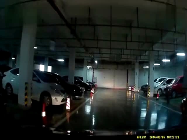 锐眼V12行车记录仪车库视频