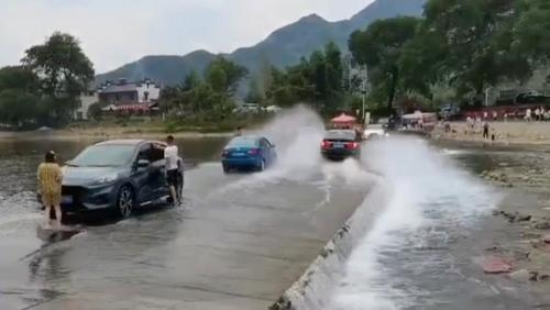 河边洗车,你们要这么没素质,就别怪我无情了