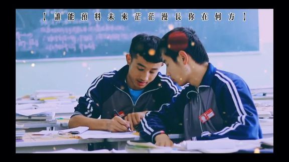 如果课间一直是这样讨论问题就好了!#青春校园 #学生时代