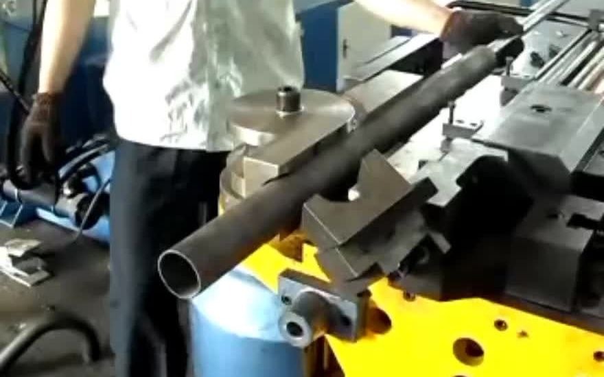 汽车排气管弯管机手动定位转交视频