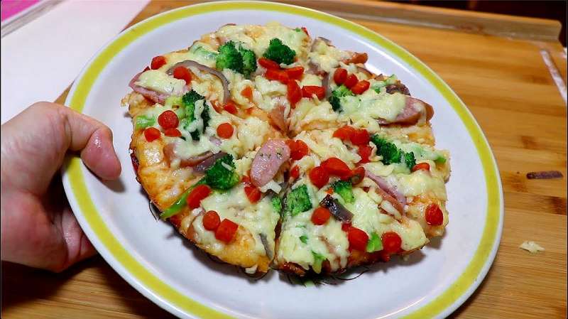 懒人版平底锅披萨,用最简单食材做的一款美味披萨,做法简单快速
