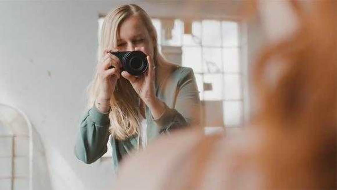 这支定焦仅售4099元 微单相机绝配拍人像太美了超值