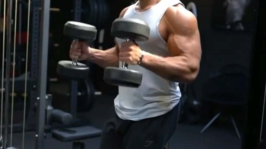 健身房训练计划-男士3D肩部手臂打造(详细计划见评论)