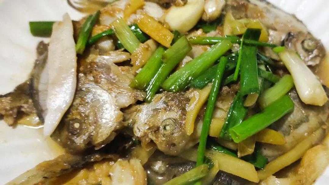 超好吃的白鲳鱼,五条才花了15块钱,很划算