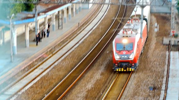 全程1600公里中途只停3站 Z86次直特列车杭州开往西安