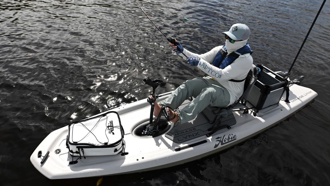 专为钓鱼设计的神器!这脚踏式皮划艇,配件丰富拆装很方便