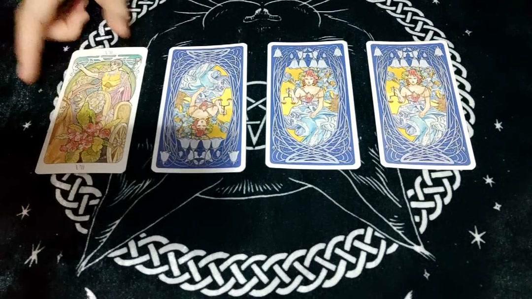 塔罗牌测试:ta和你谈恋爱是一时凑合,还是想和你厮守终生的