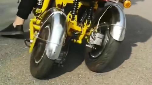 电动车不倒翁,冬天道路比较滑,有了它再也不怕摔跤了