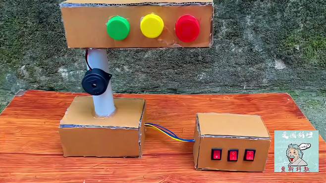 如何用纸板制作交通红绿灯模型 #学生科技创意手工作品